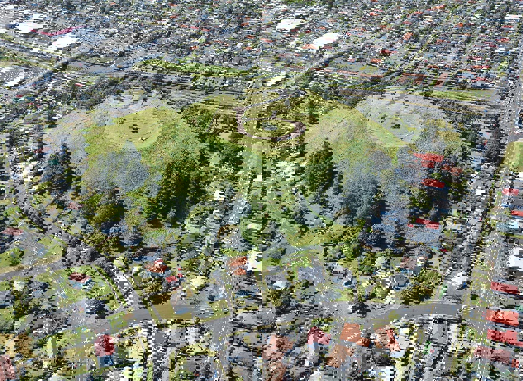 Pukewīwī Puketāpapa Mount Roskill