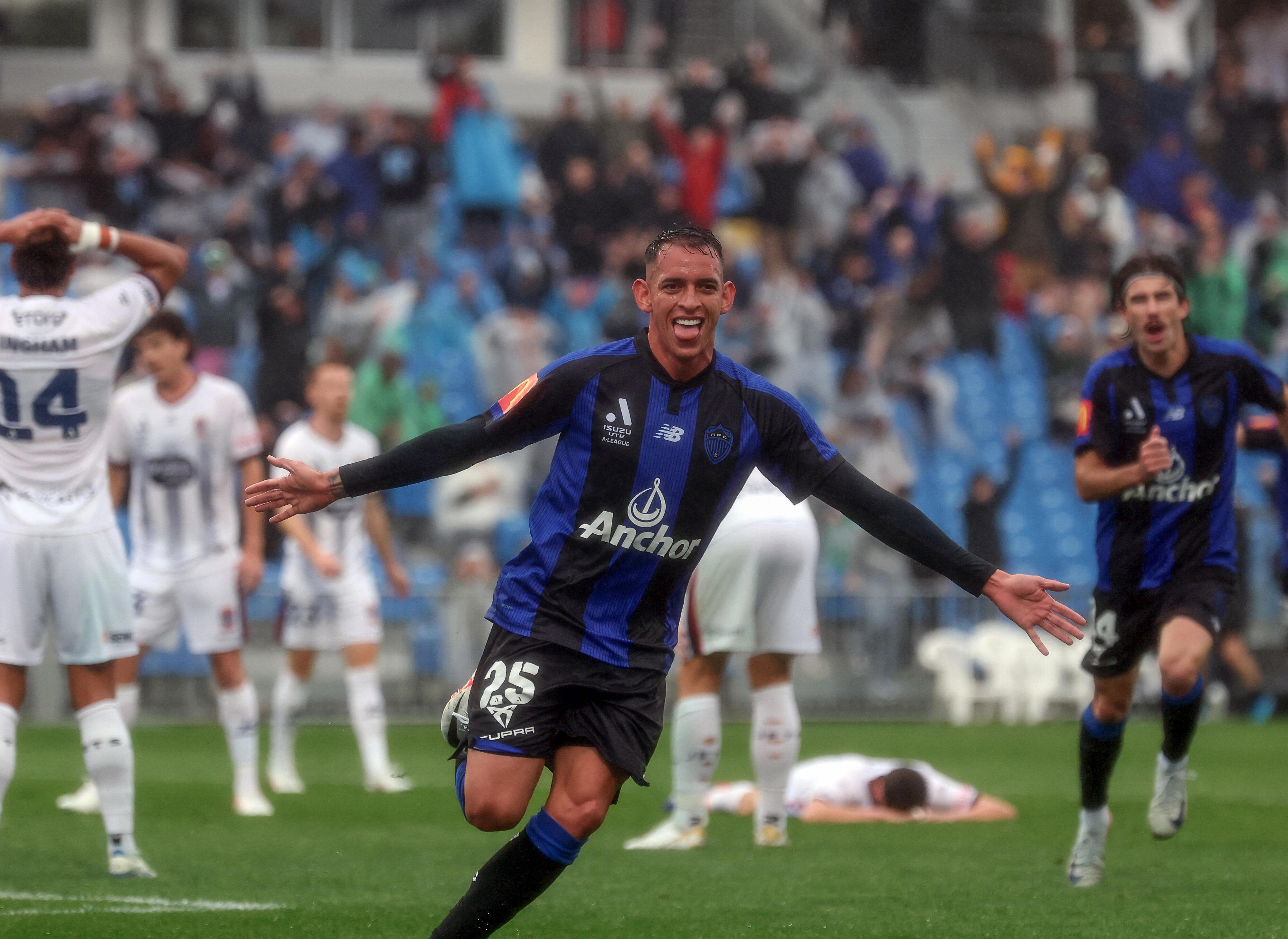 Auckland FC v Newcastle Jets FC Merged-Old-Master