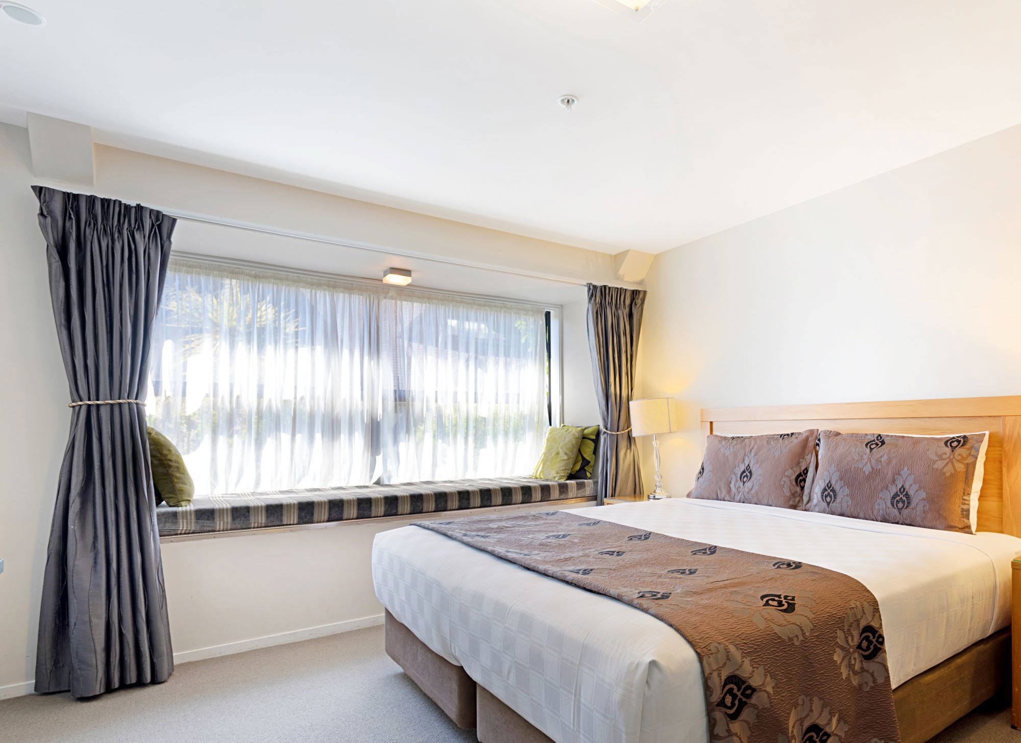 Quality Suites Alexander Inn